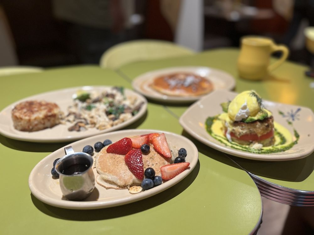 Snooze, an A.M. Eatery in Dallas, TX – Reviews, Hours, and Contact Details