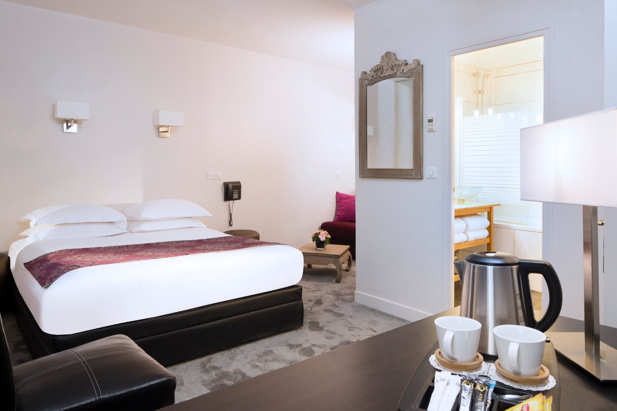 Hotel du Lion d'Or Louvre in Paris, Ile-de-France – Reviews, Hours, and ...