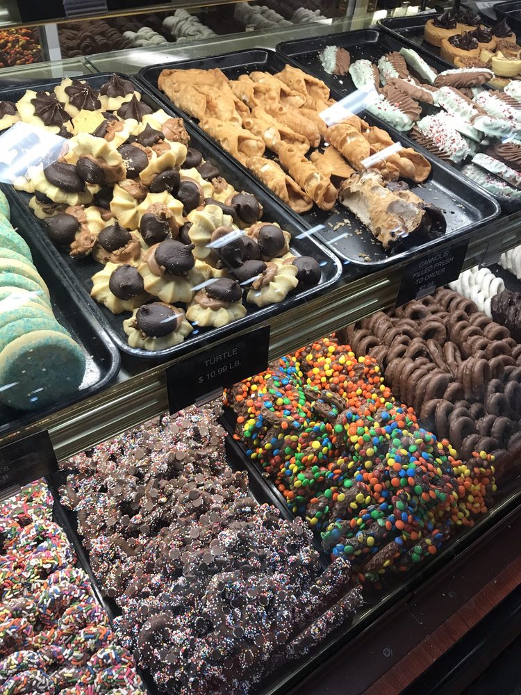 Heinen's Grocery Store in Chardon | Heinen's Grocery Store 402 Center ...