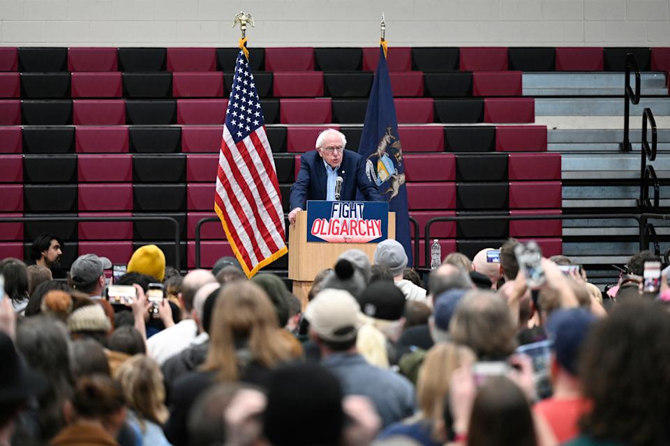 Drawing huge crowds, Bernie Sanders steps into leadership of the anti ...