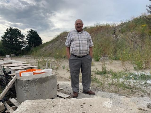 It's 'really ugly,' neighbours complain. But giant dirt mound isn't ...