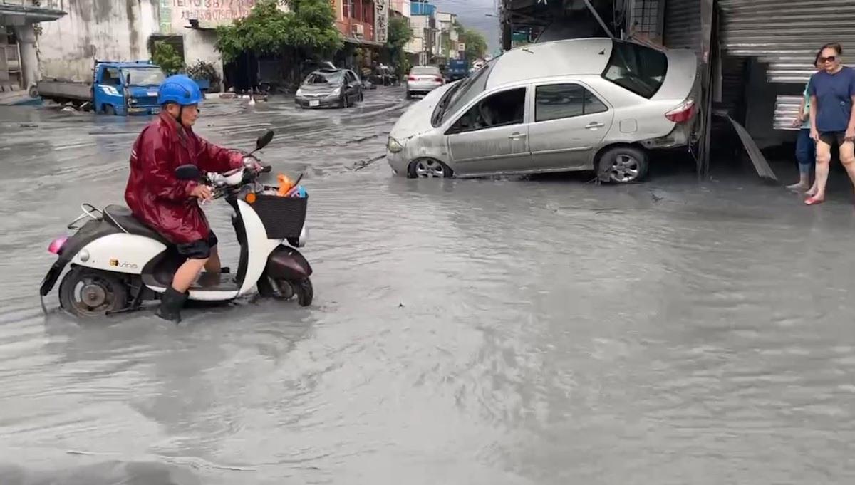 颱風樺加沙重創！花蓮光復鄉最新畫面曝光 水淹小腿肚、累計14人罹難