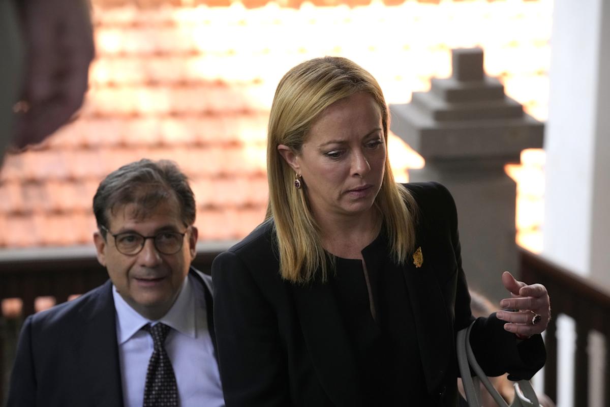 Meloni pide a Xi iniciativas diplomáticas que zanjen la guerra en Ucrania