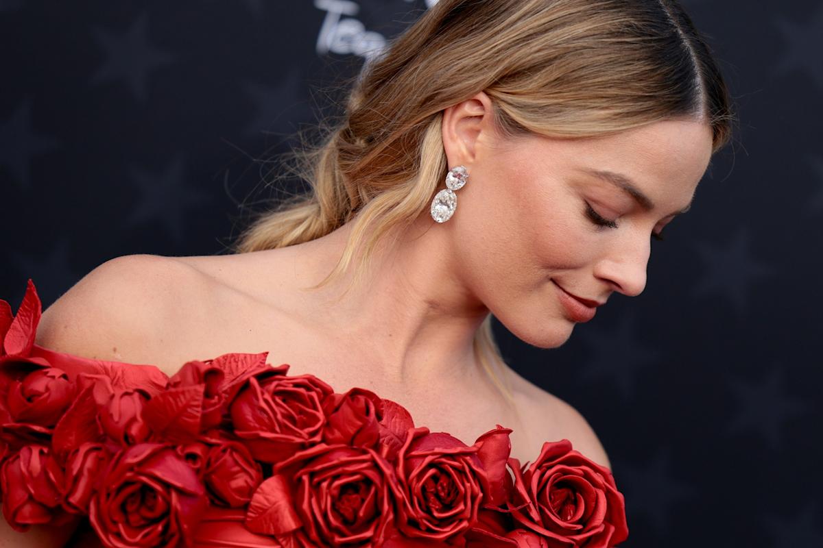 Margot Robbie y Colin Farrell protagonizarán 'A Big Bold Beautiful ...