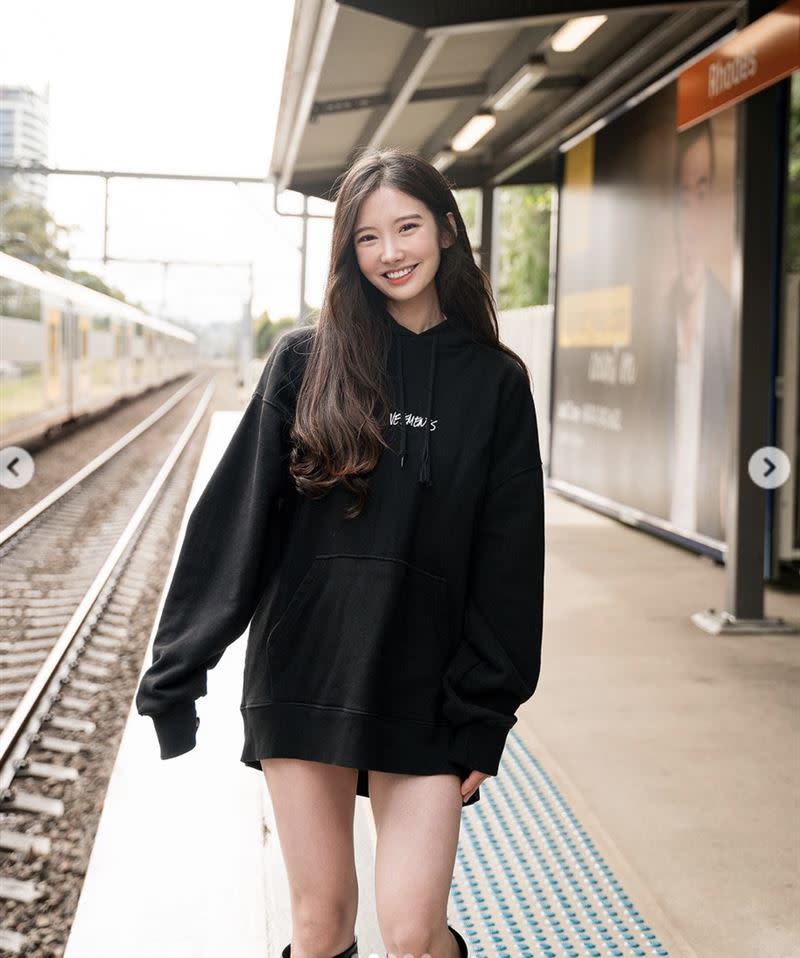 「最懂事女友」街訪爆紅！正妹本尊IG找到了 私下辣照曝光