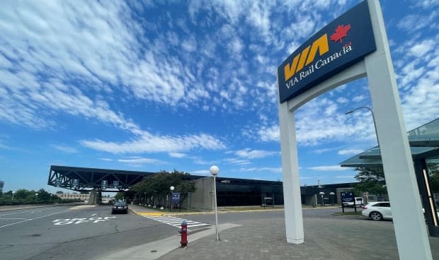 Muslim man told he can't pray in Ottawa train station, video shows