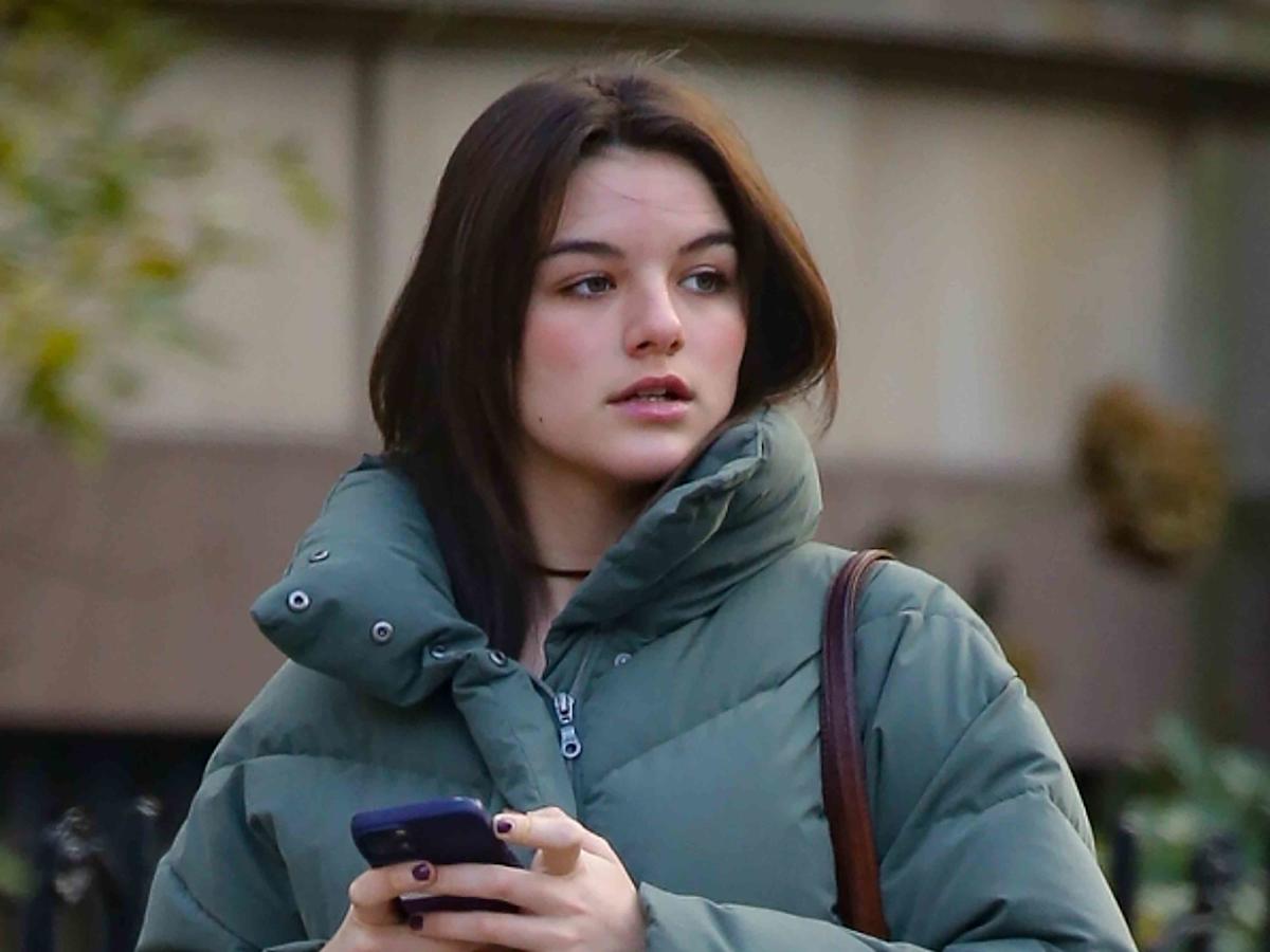 Suri Cruise Looked Like a Mini Katie Holmes in Jeans and a Festive ...