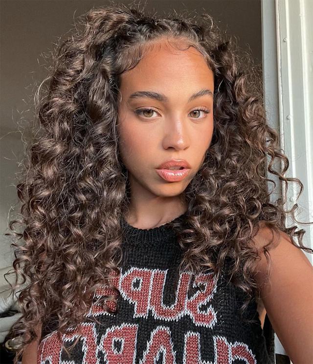 Sigue estos trucos para tener unos rizos bonitos y sin 'frizz' durante ...