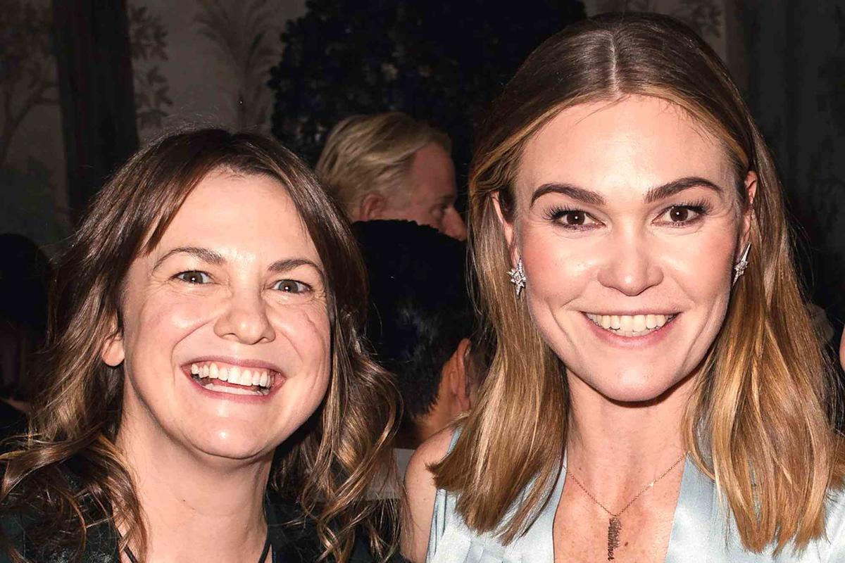 Julia Stiles and Larisa Oleynik have a “10 Things I Hate About You” reunion 26 years later