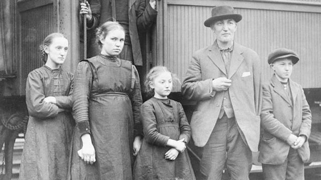 Cuál es el origen de los menonitas, la comunidad ultrarreligiosa ...