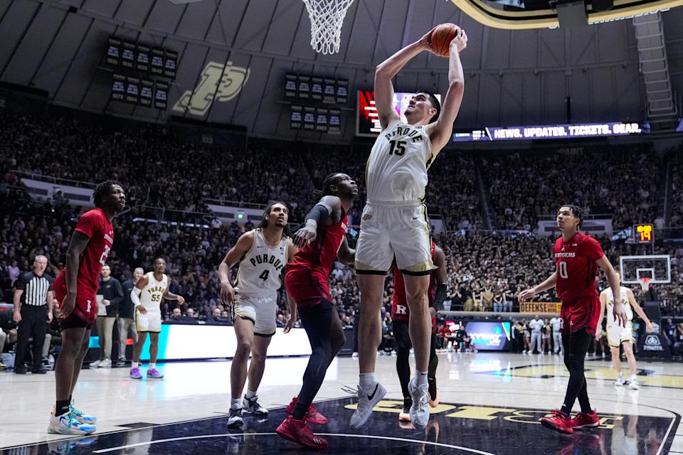 Zach Edey scores 25 points on near-perfect shooting, No. 3 Purdue routs ...