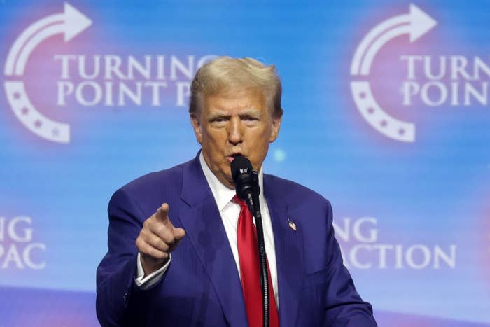 Donald Trump's Phone Lock Screen Is Going Viral Because It's Exactly ...