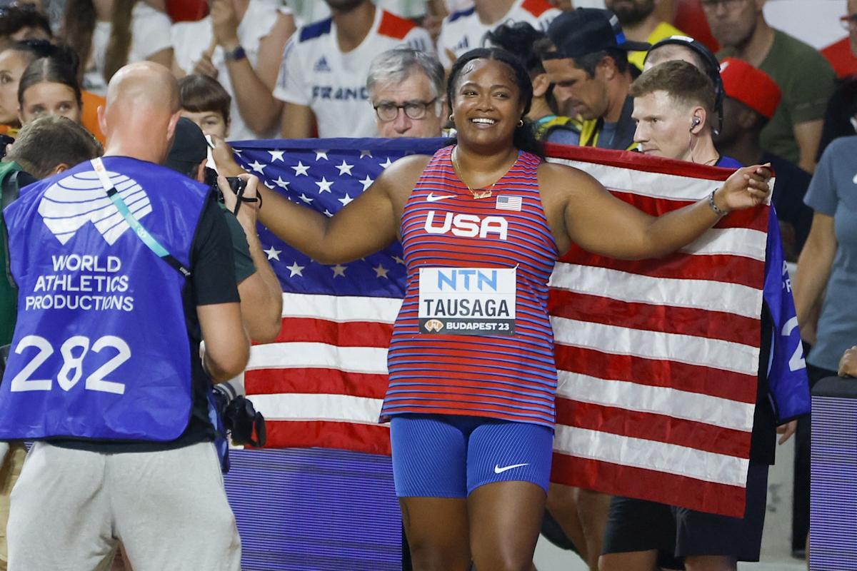Laulauga Tausaga sorprende a Bin Feng y Valarie Allman con un disco de oro