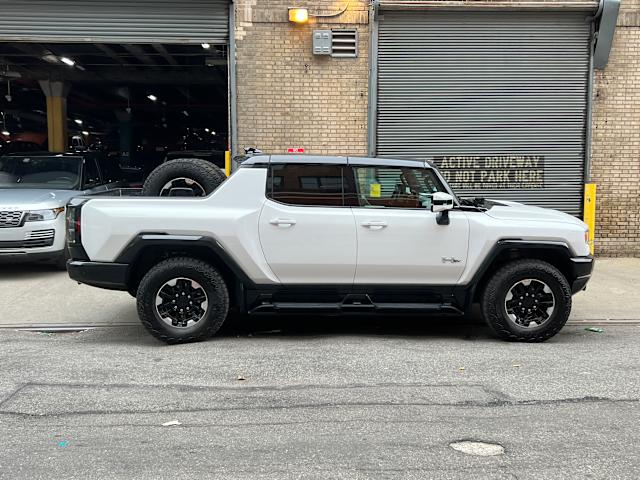 Review: What it’s like to drive GMC’s $100,000+ Hummer EV