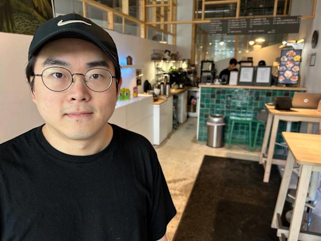 Waffle house leaving over neighbouring shop's exclusivity clause