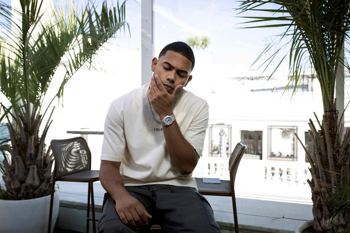 Myke Towers es elegido padrino de equipo de béisbol en Puerto Rico