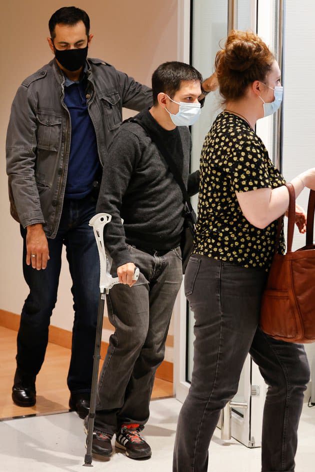 Procès Charlie Hebdo: atteint par deux balles, le survivant Simon ...