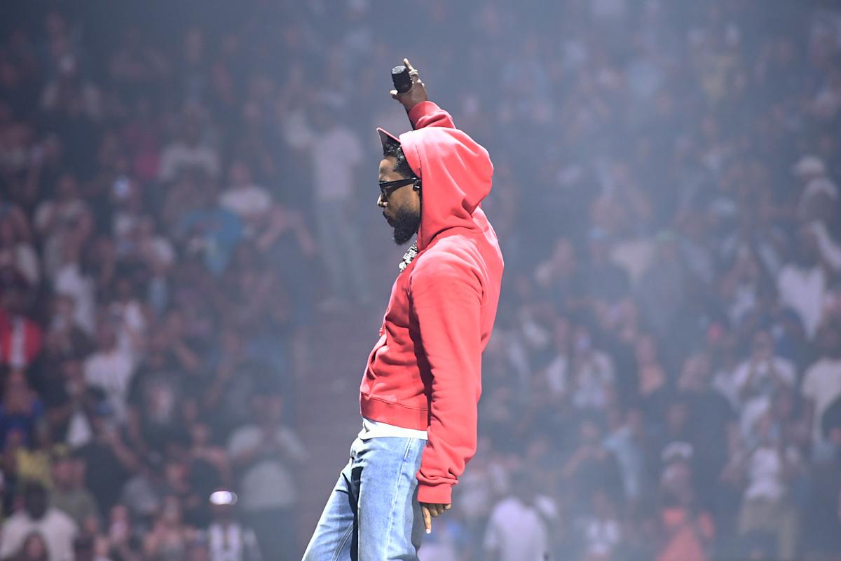 Kendrick Lamar Performs ‘Not Like Us’ for the First Time at Juneteenth ...