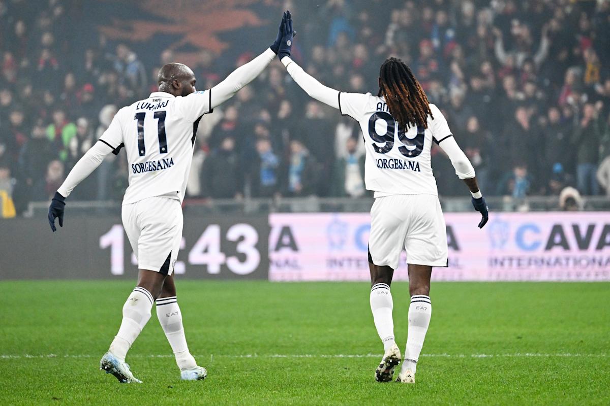 Balotelli almost scores first goal for Genoa but Napoli holds on to ...