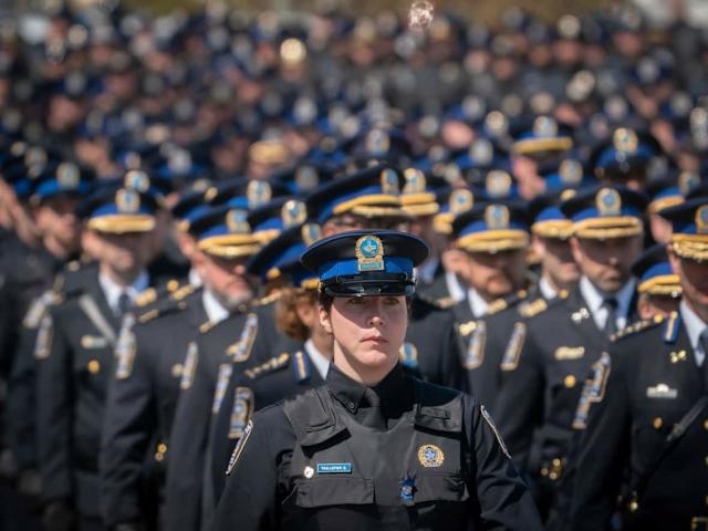 Thousands of police officers from across Canada gather in Trois ...