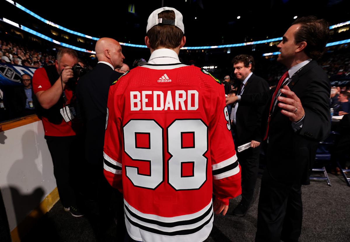 Connor Bedard, Jay Cutler throw out first pitches at Wrigley Field ...