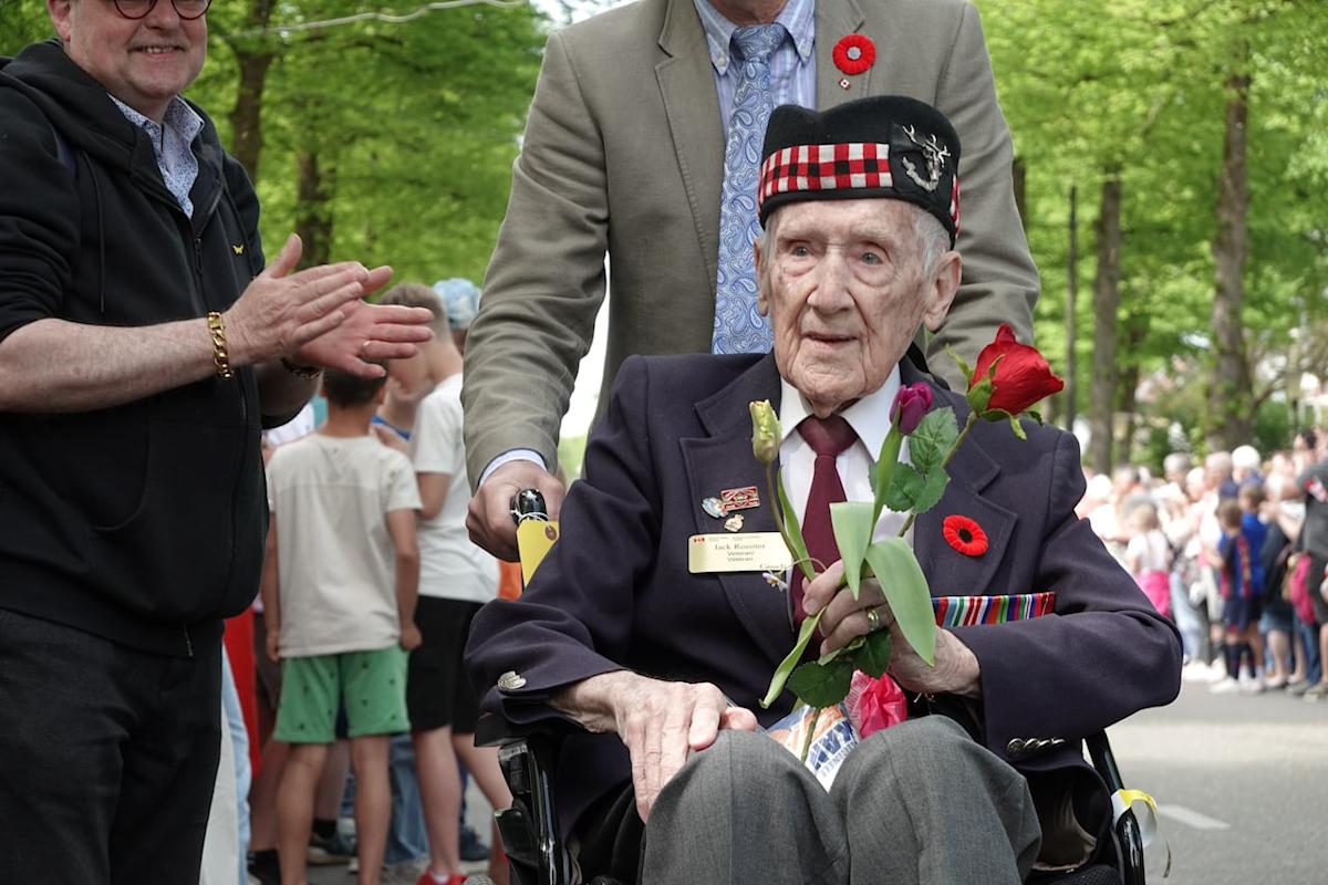 Remarkable scenes of gratitude greet Canadian war veterans in the ...