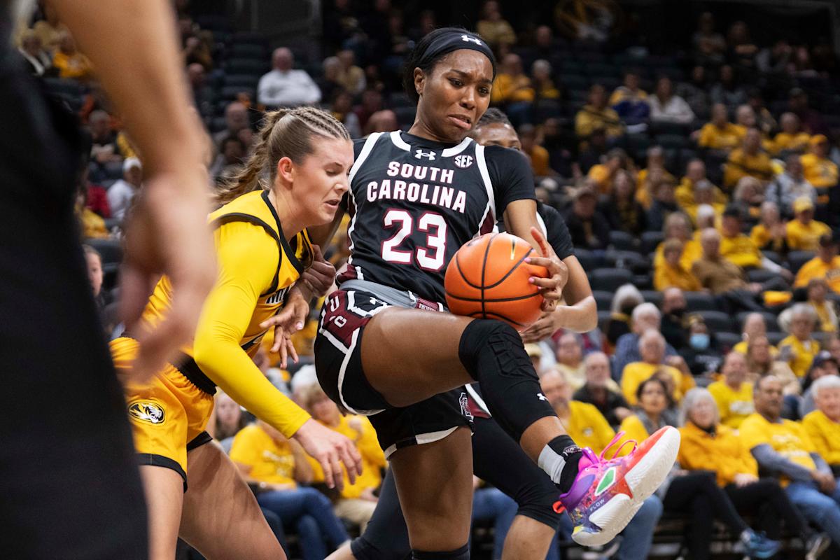 Bree Hall scores career-best 21, No. 1 South Carolina pulls away from ...