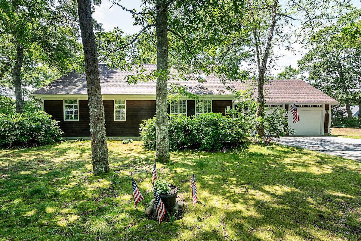 One-floor living: Sweet Brewster ranch in great neighborhood at $675K