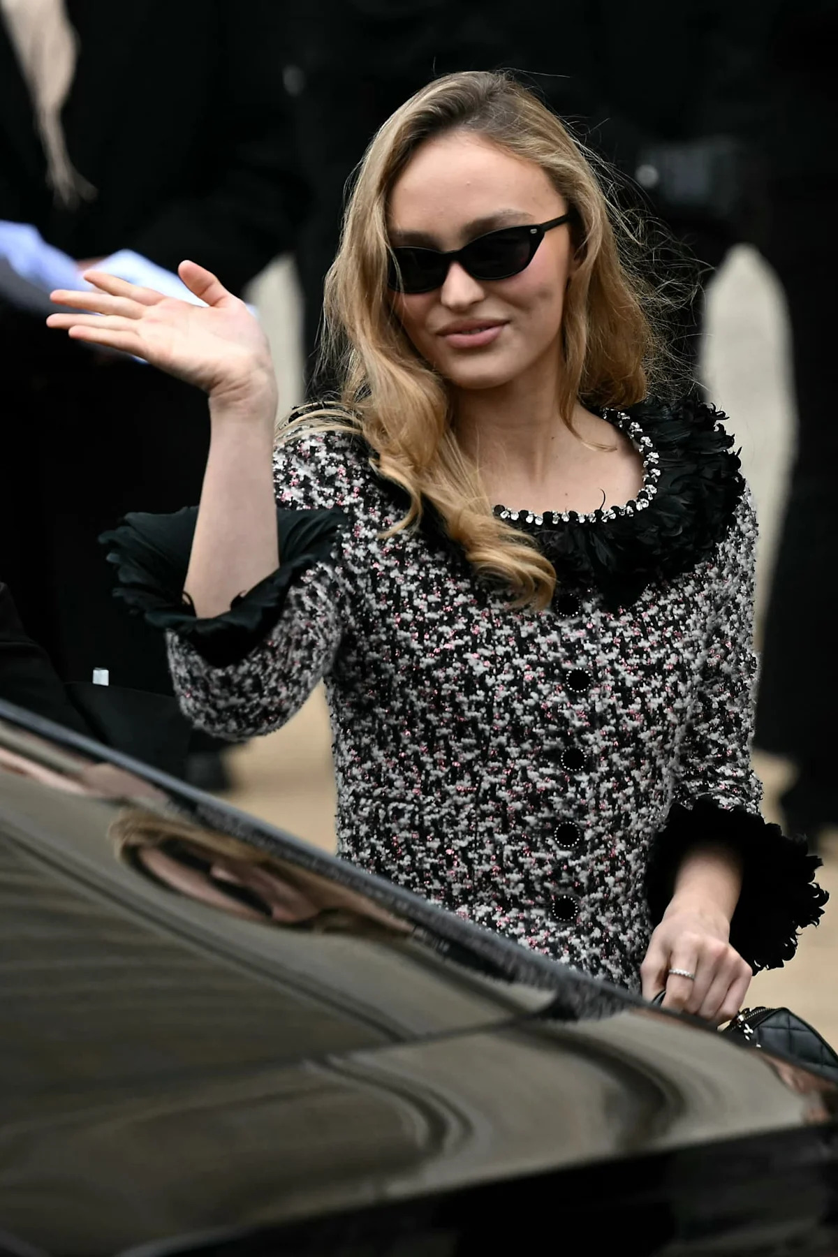 Lily-Rose Depp défigurée pour le tournage de "Werwulf" de Robert Eggers - Yahoo Actualités France