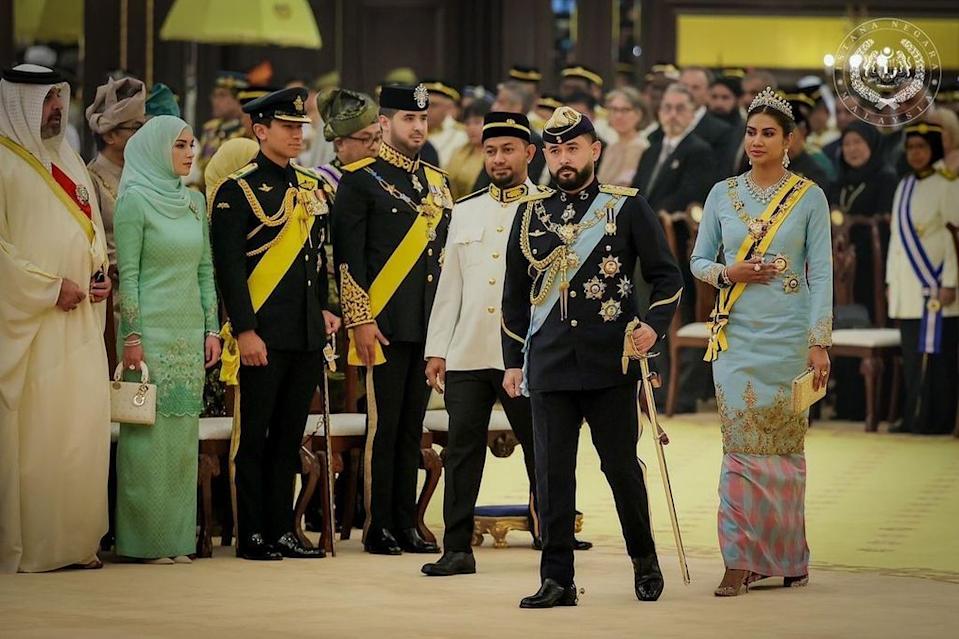 Así ha sido la fastuosa coronación de los Reyes de Malasia con la ...