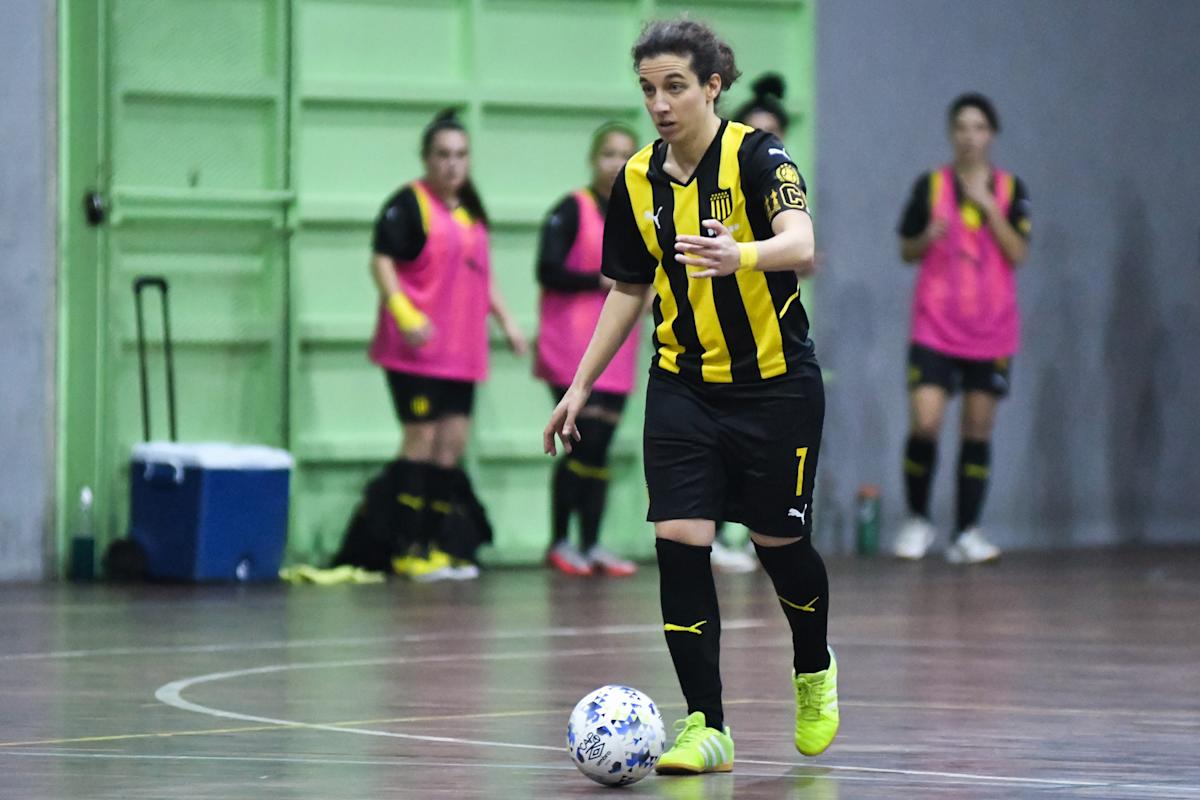 Mariana Crocano, del "entrenamiento invisible" al fútbol "temperamental"