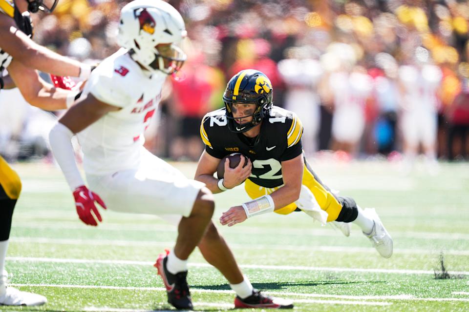 No. 25 Iowa wins opener without suspended coach Kirk Ferentz, beating ...