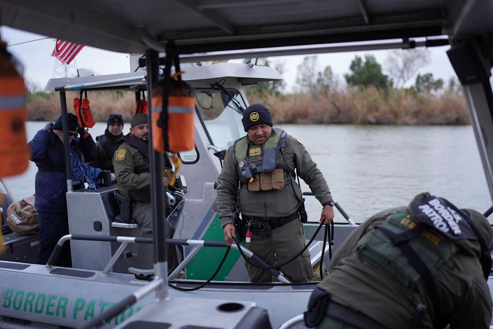 Idle buses, empty Border Patrol boats: Arrests for illegal crossings ...