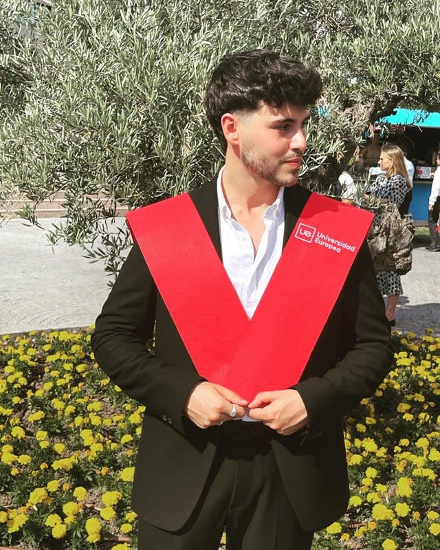 Raquel Rodríguez, una madre muy orgullosa en la graduación de sus hijos ...