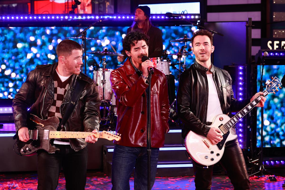 Jonas Brothers To Record New Theme Song For Disneyland’s 70th Anniversary