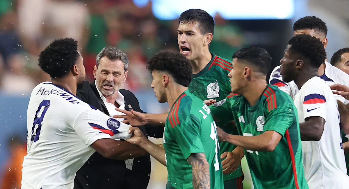 Chaotic USMNT-Mexico Concacaf semifinal makes Twitter erupt - Yahoo Sports