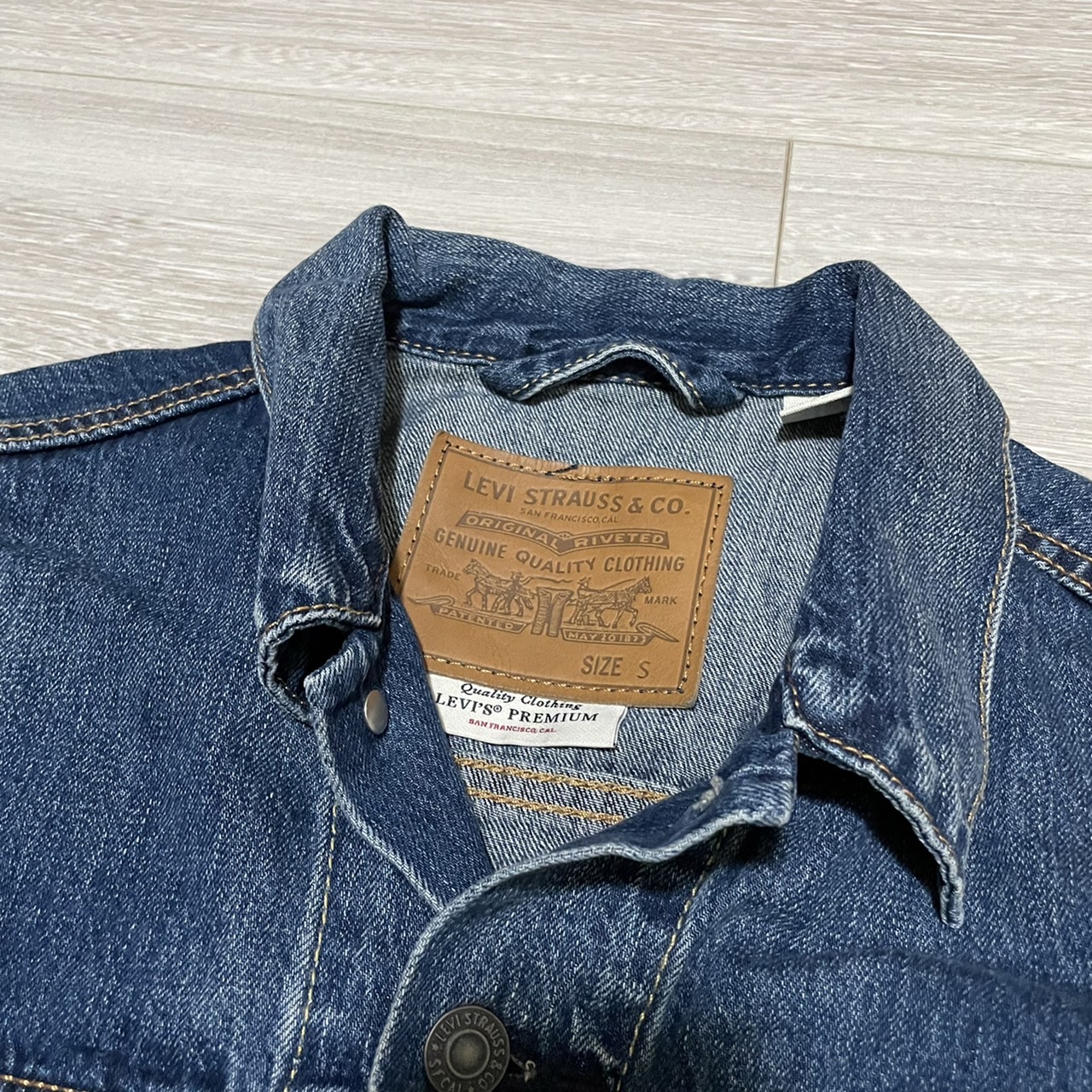 全新專櫃款 Levi's levis 72334-0354 大E S號 深藍牛仔外套牛仔夾克 有側邊口袋 71500 | Yahoo奇摩拍賣