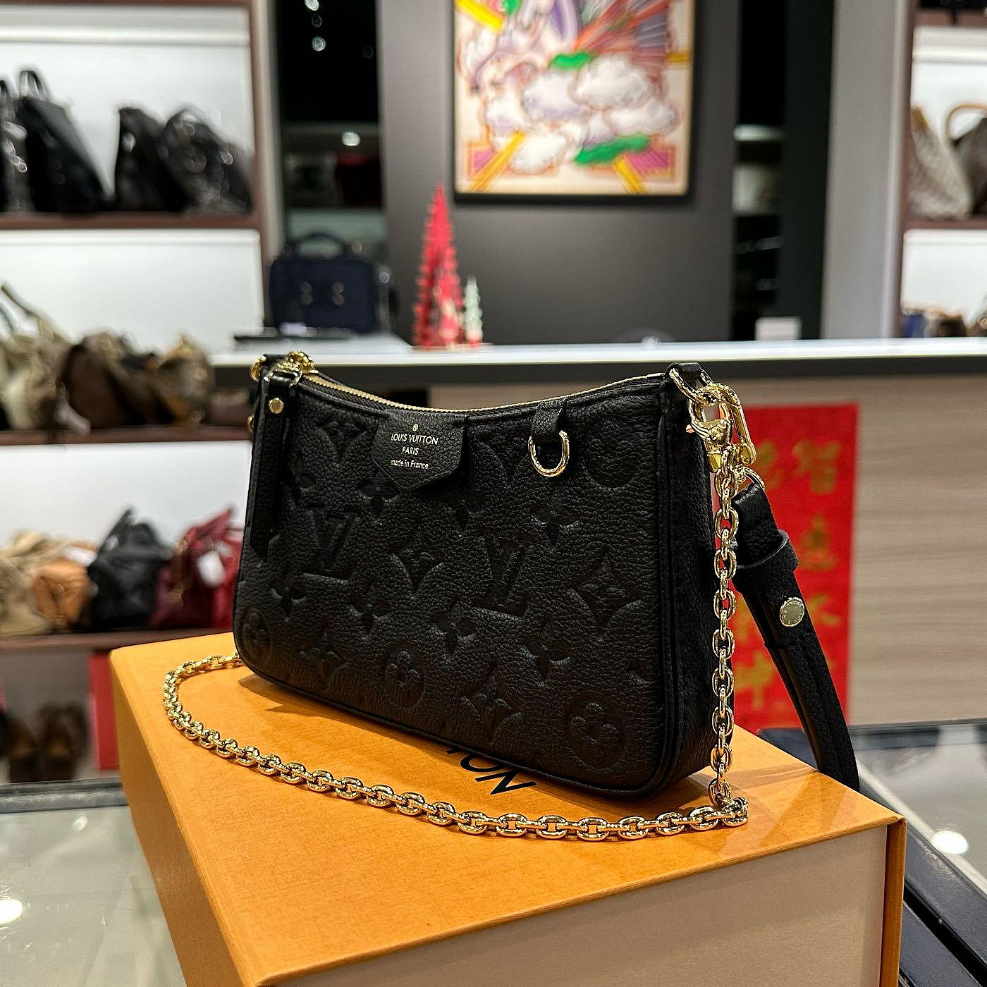 ⭐️ 香榭屋精品店 ⭐️ LV M80349 Easy Pouch On Strap 黑色壓紋牛皮金鍊腋下包 肩背包斜背包 (B5778) 近新美品 | Yahoo奇摩拍賣