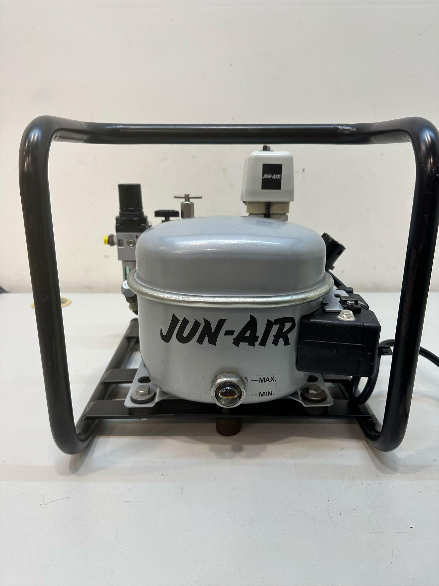 Jun-Air air Compressor Model 3 DK-9400丹麥靜音式空壓機 （實驗室設備） | Yahoo奇摩拍賣