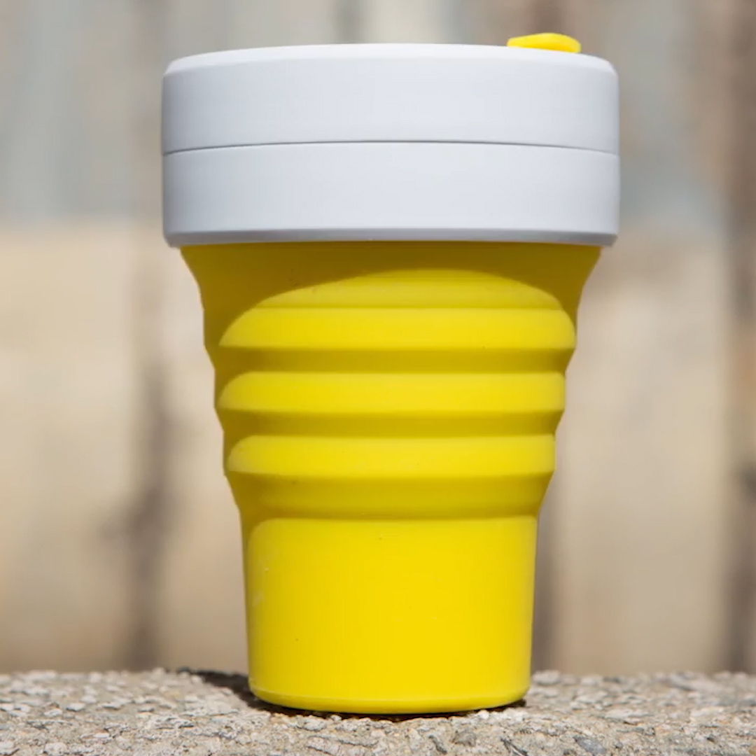 Enjoy your favorite beverages in this collapsible travel cup