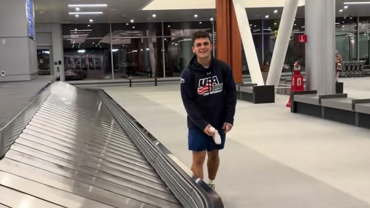 “Carousel Of Shame”: Passenger Goes Viral As His Underwear Appears One ...