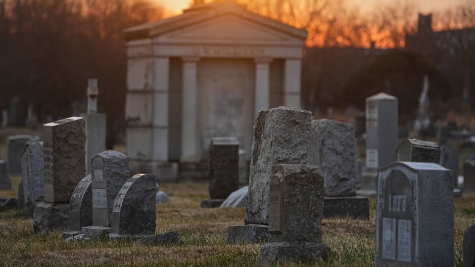 100 skulls and mummified body parts found in a Pennsylvania grave ...