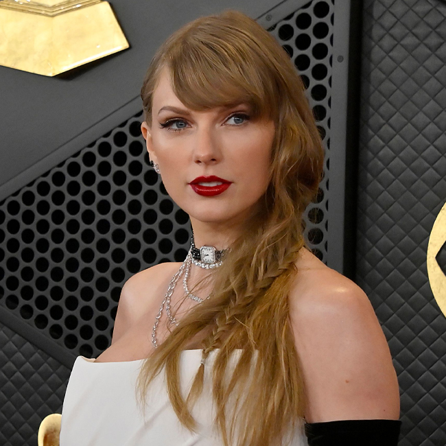 Taylor Swift Steals The Spotlight At Her Friend's Wedding In A Golden ...