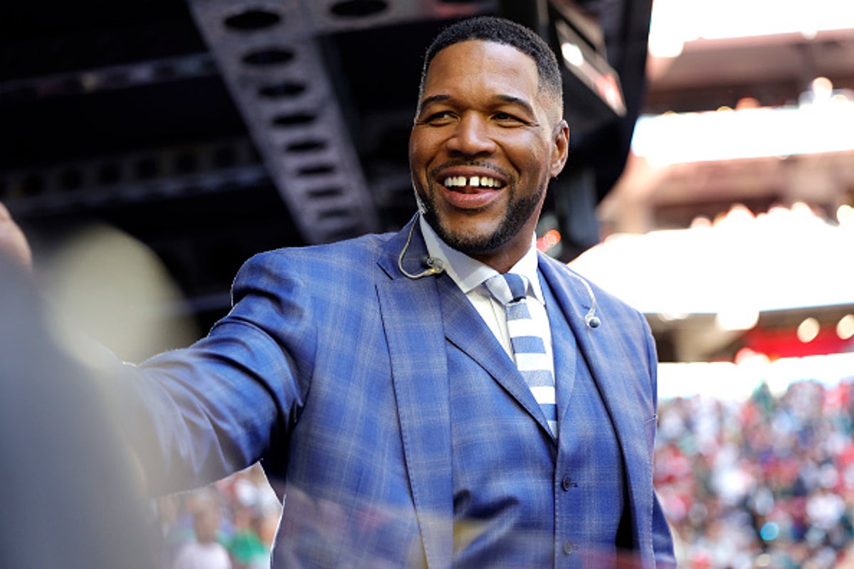Michael Strahan defended by co-host after failing to put his hand over ...