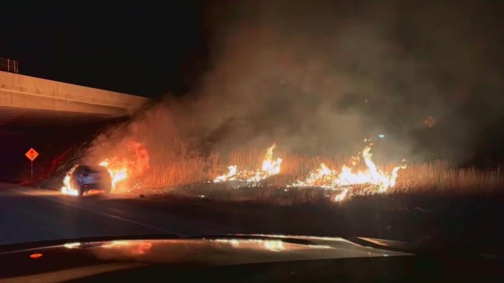 Car fire in Golden that spreads to nearby grass quickly extinguished by ...