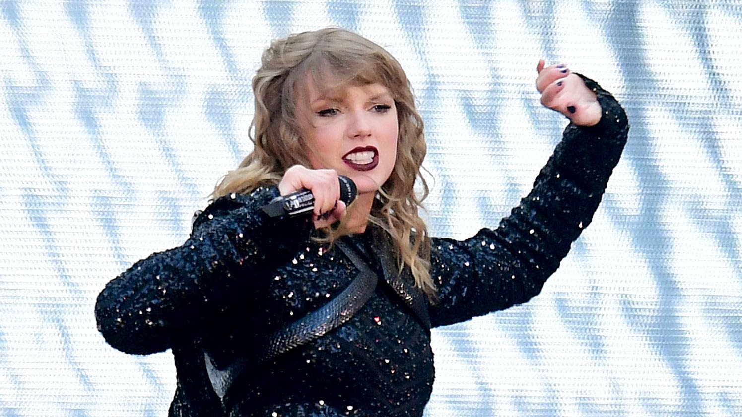 Taylor Swift ‘so sorry’ to confirm tour news