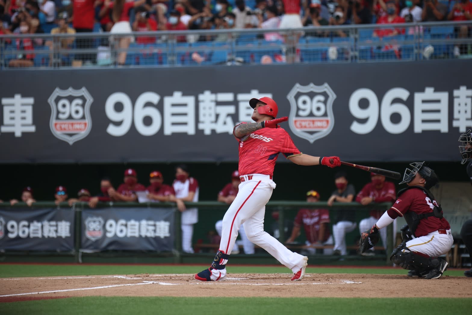 300轟M3！林智勝1下超前2分砲 生涯第297轟出爐 - Yahoo奇摩汽車機車