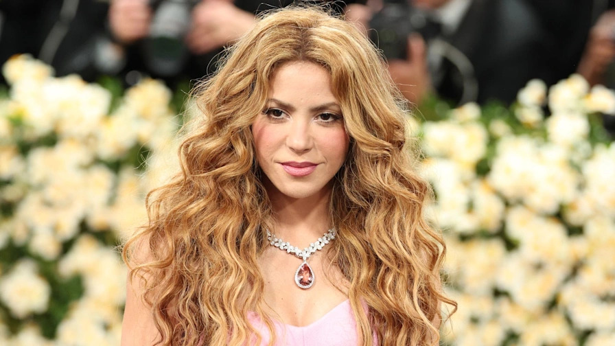 Shakira se hace daño en el escenario: aquí las imágenes de lo que pasó y su reacción - Yahoo ...