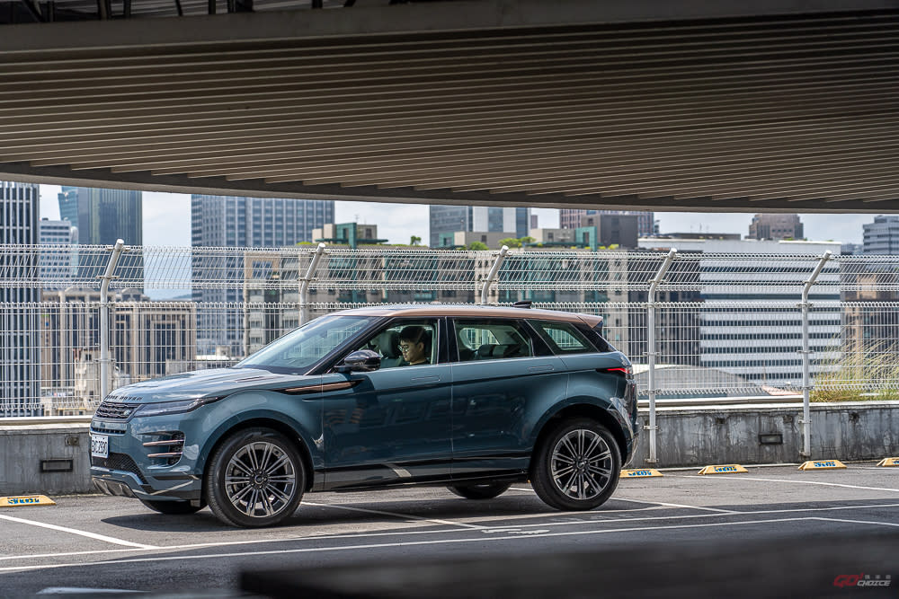 往更純粹、精緻的工藝之路邁進｜JLR 小改款 Range Rover Evoque 試駕 - Yahoo奇摩汽車機車