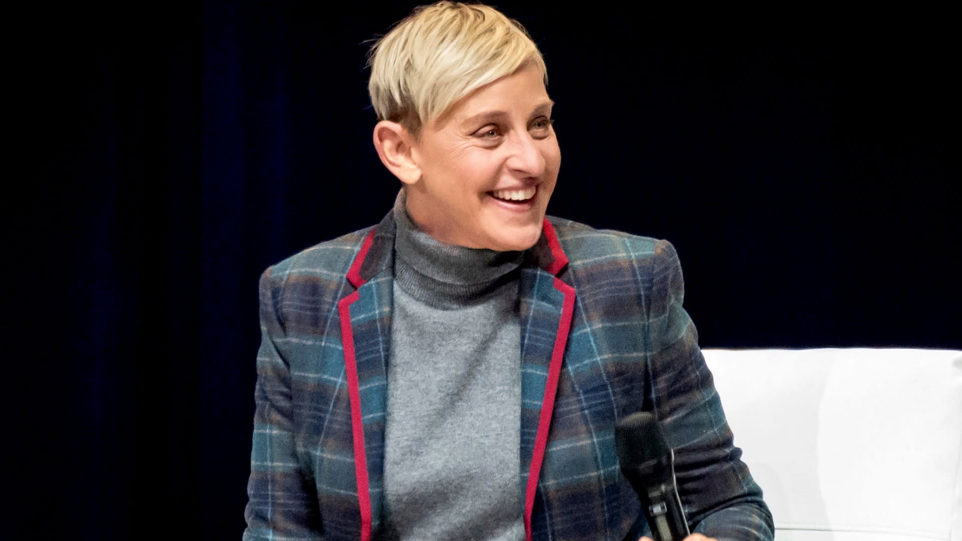 Ellen DeGeneres Proves the Popular 'Me on Ellen' Meme Right With Her ...